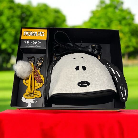 Peanuts | Bags | Peanuts Snoopy Purse Key Chain Fob Woodstock Gift Set ...